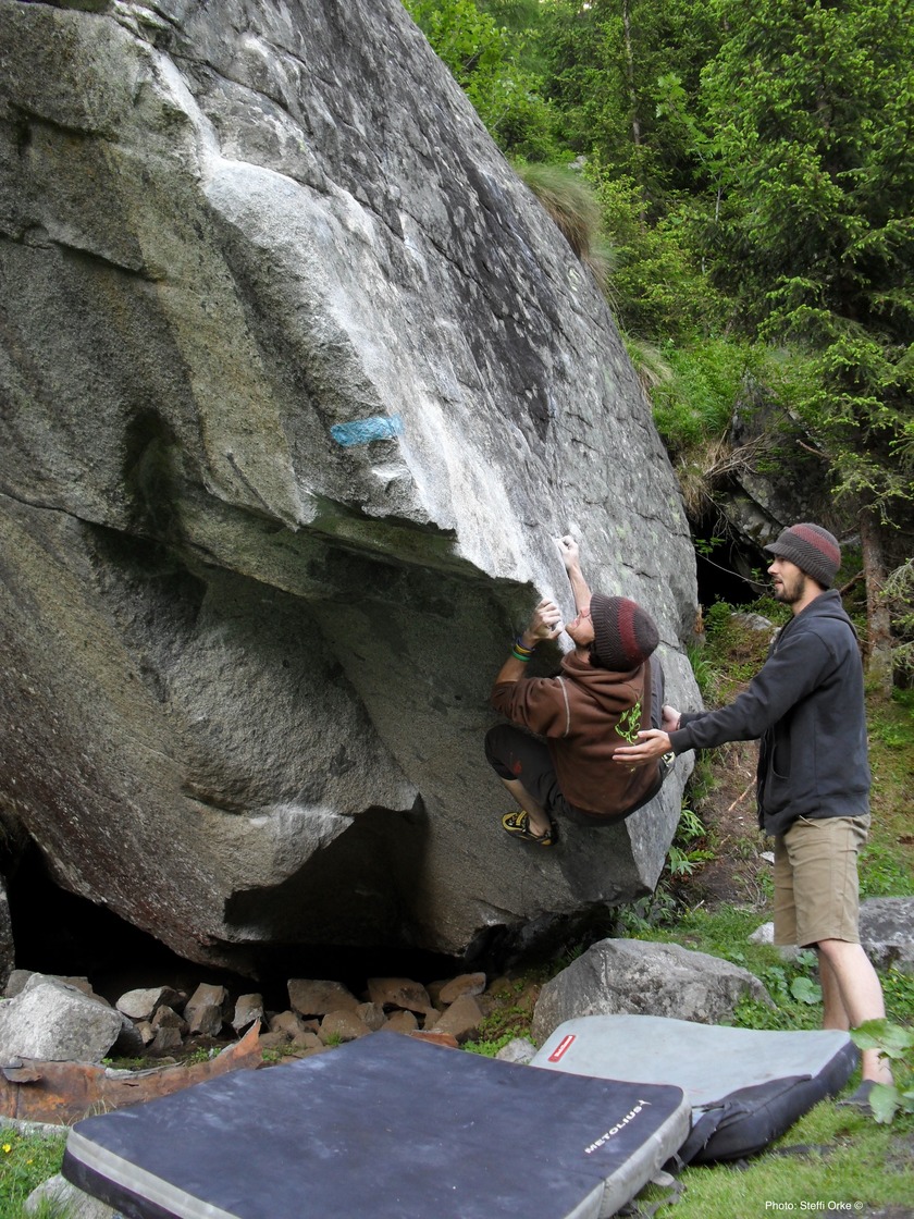 Bouldering in Val Daone | Climbing Guidebook with all info