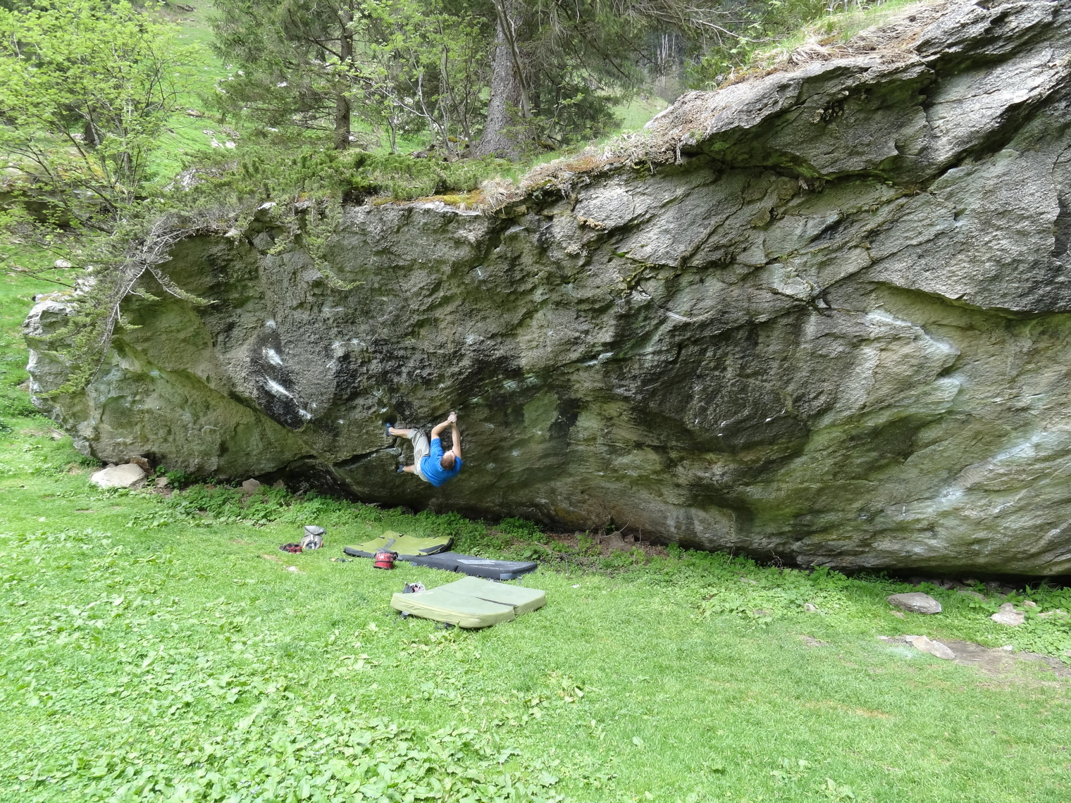 Milewsky Crack, Boulder, 7C+ at Saustein, Zillertal