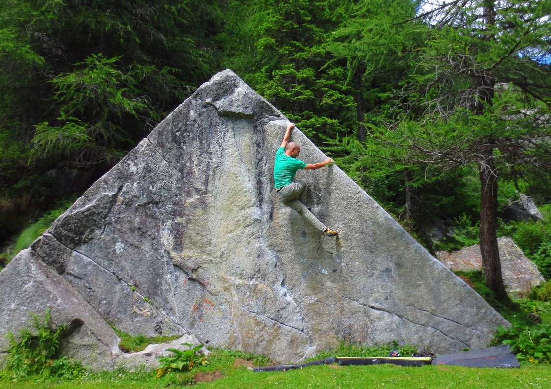 Bouldering in Val Daone | Climbing Guidebook with all info
