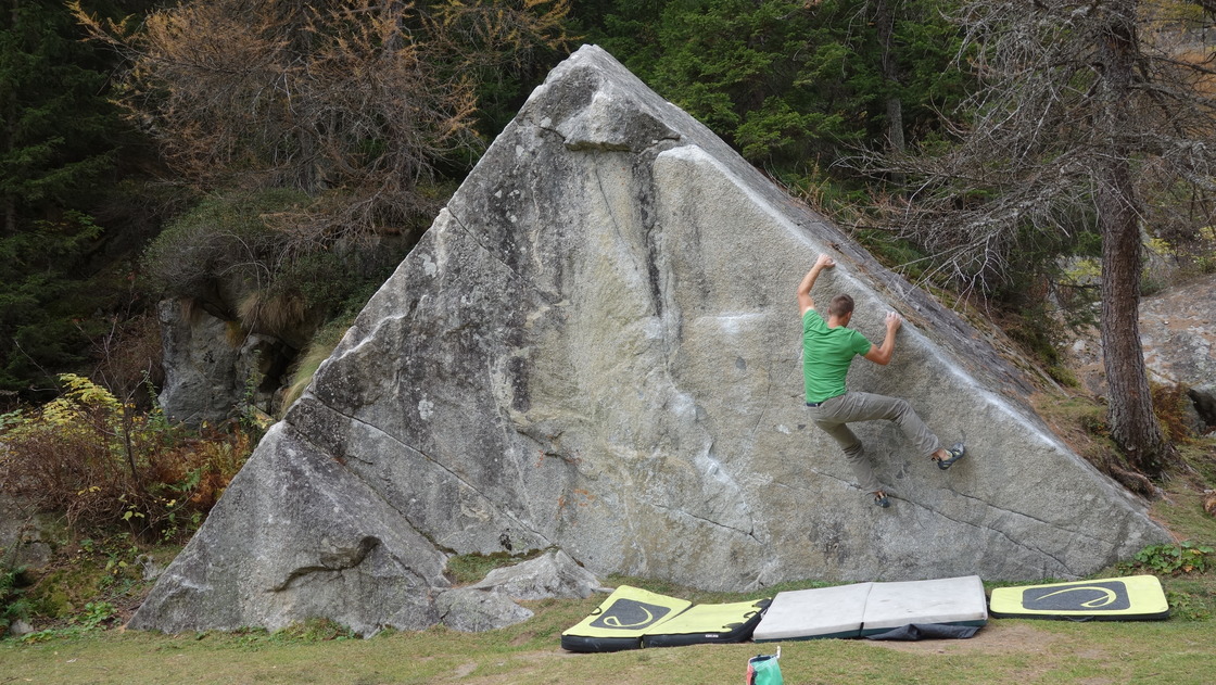 Bouldering in Val Daone | Climbing Guidebook with all info