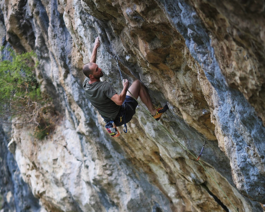 Climbing Guidebook of Montenegro with Destination Info