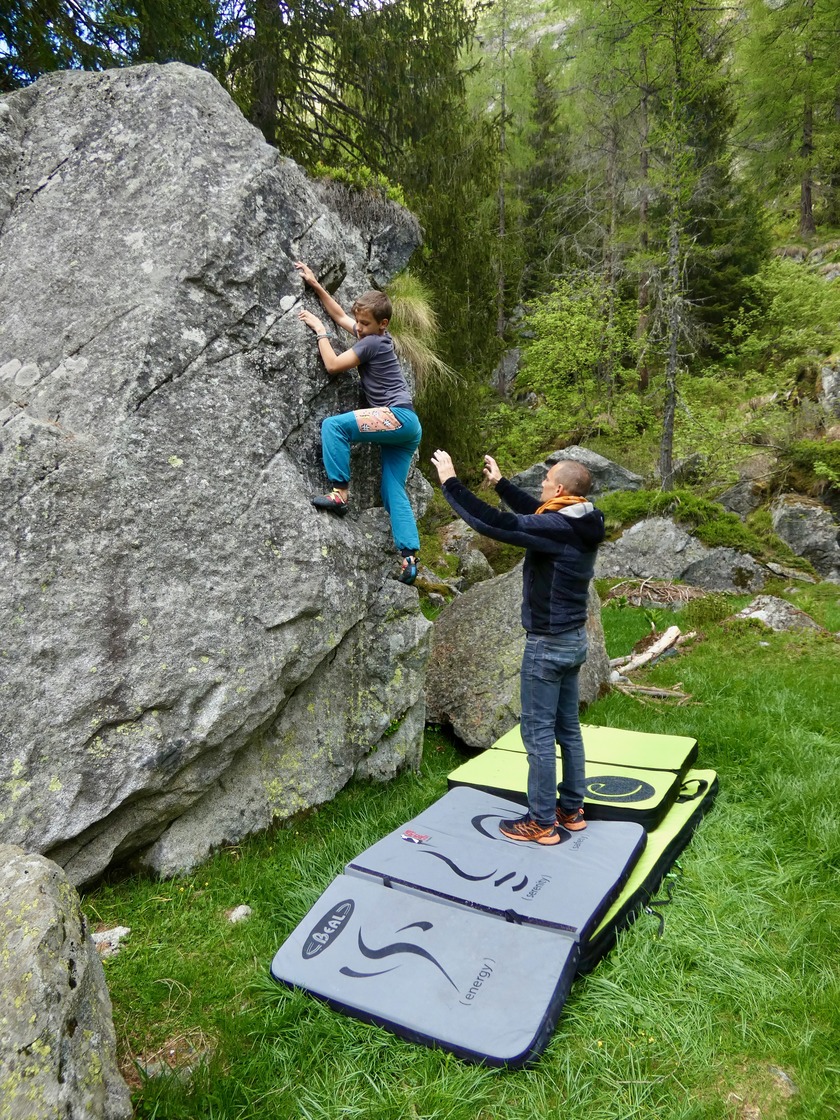 Bouldering in Val Daone | Climbing Guidebook with all info