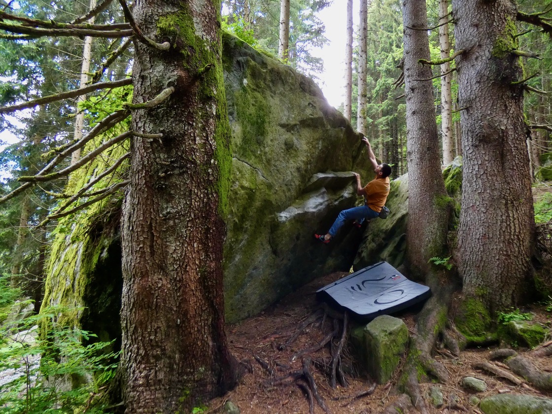 Bouldering in Val Daone | Climbing Guidebook with all info