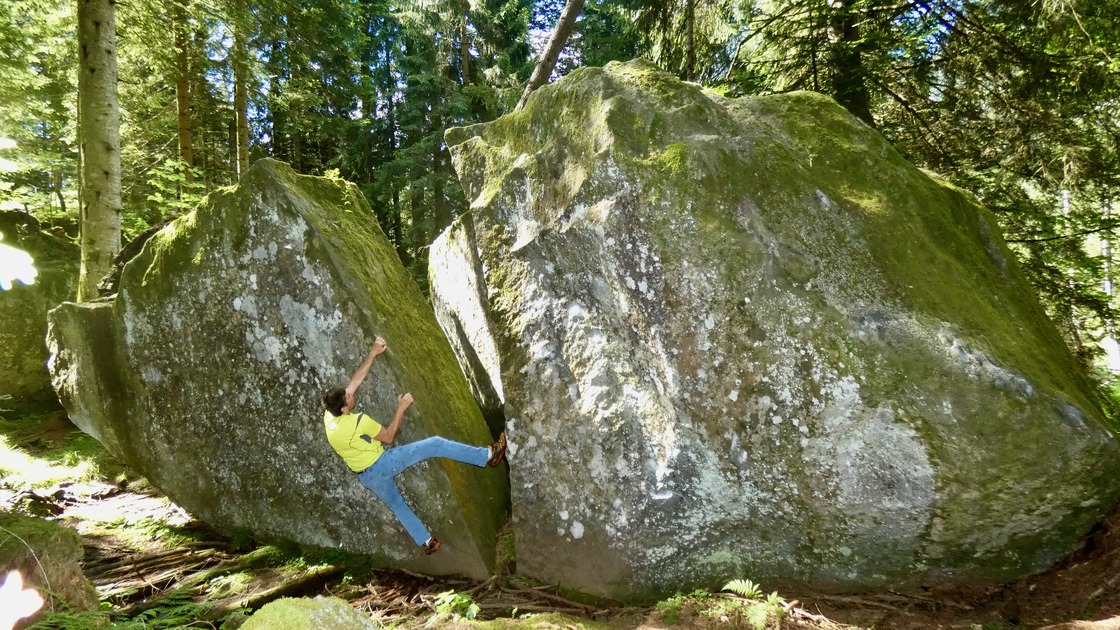 Bouldering in Val Daone | Climbing Guidebook with all info