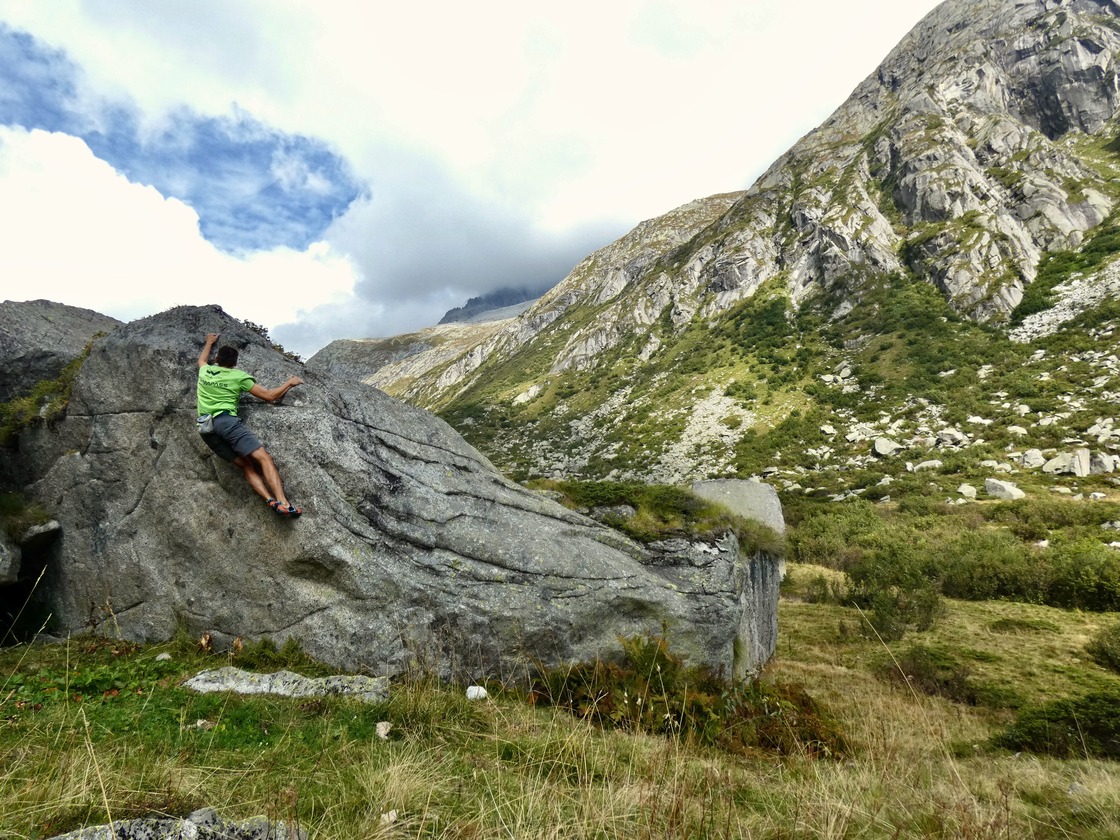 Bouldering in Val Daone | Climbing Guidebook with all info
