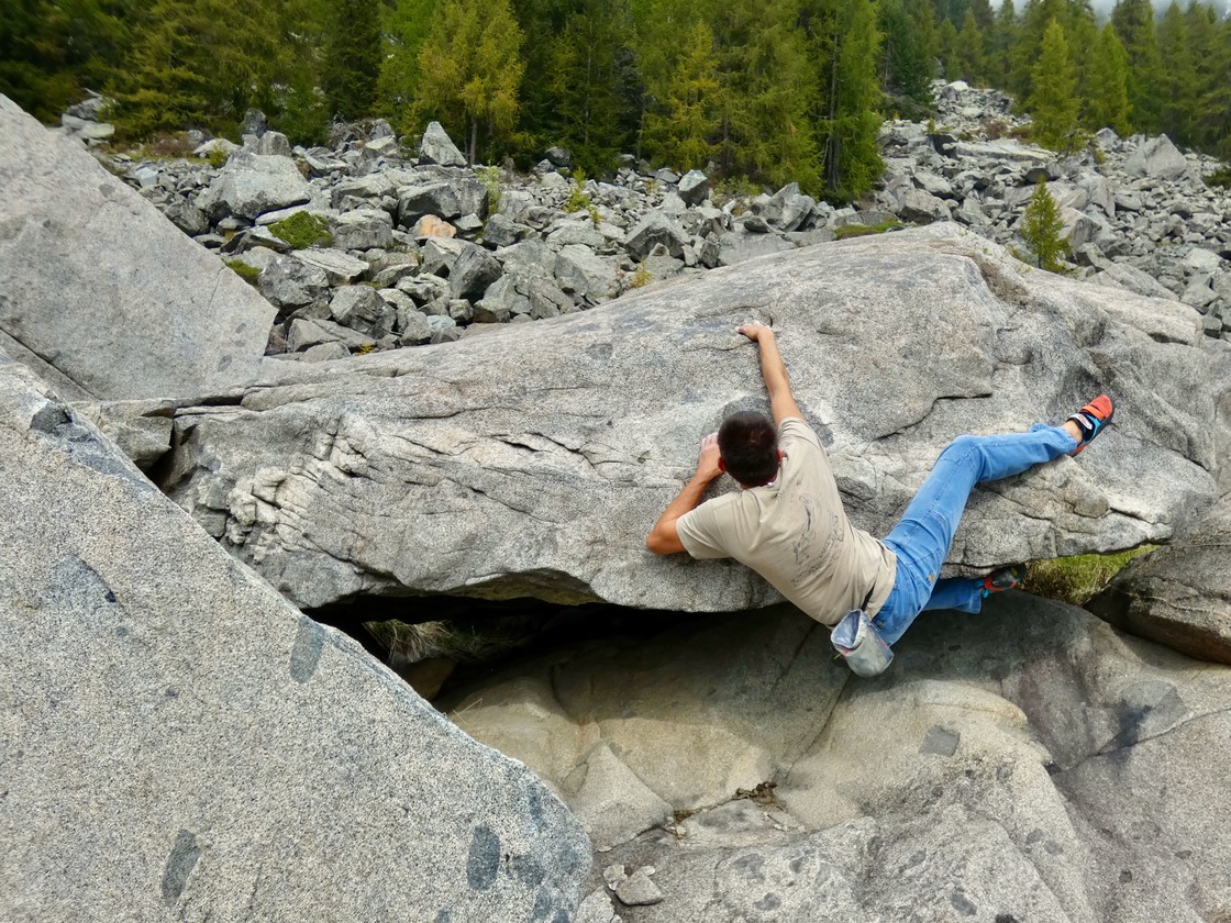 Bouldering in Val Daone | Climbing Guidebook with all info