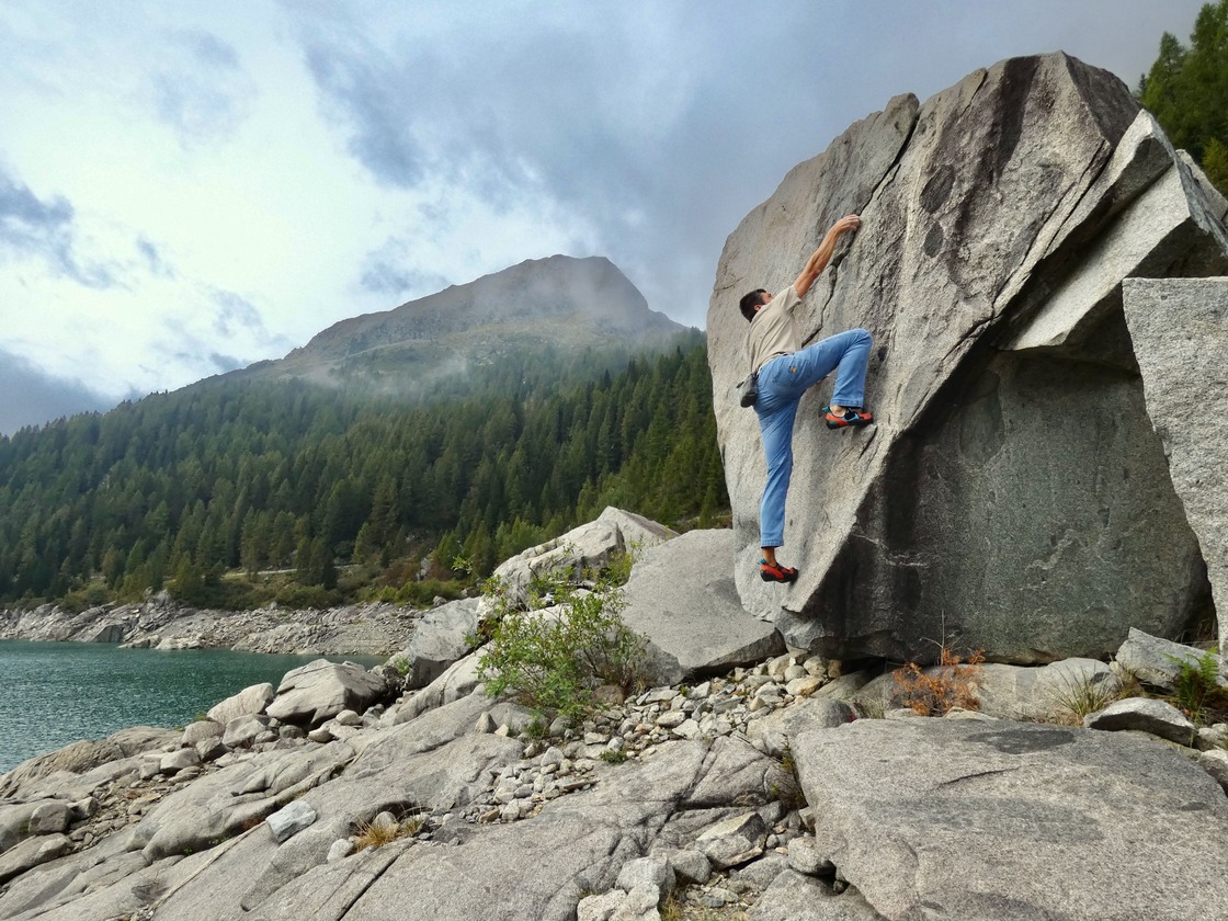 Bouldering in Val Daone | Climbing Guidebook with all info