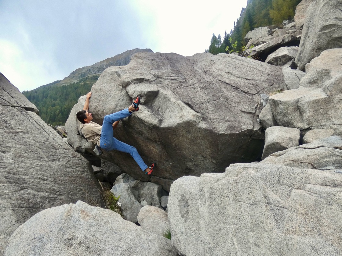 Bouldering in Val Daone | Climbing Guidebook with all info