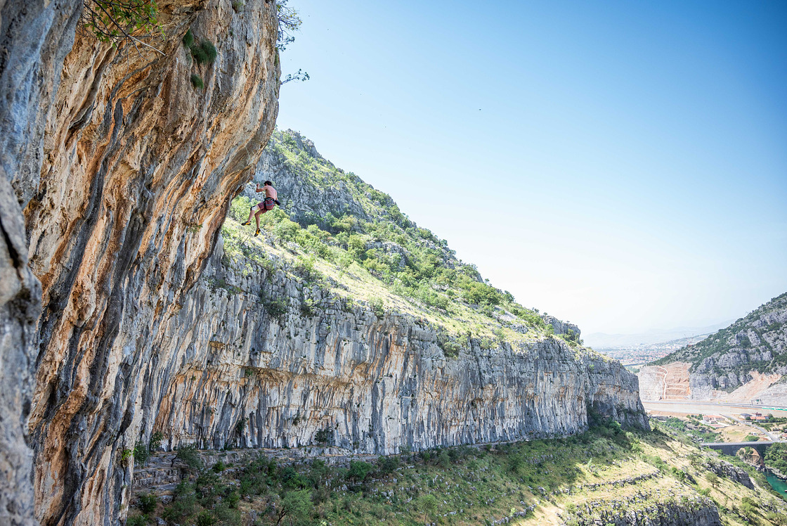 Climbing Guidebook of Montenegro with Destination Info