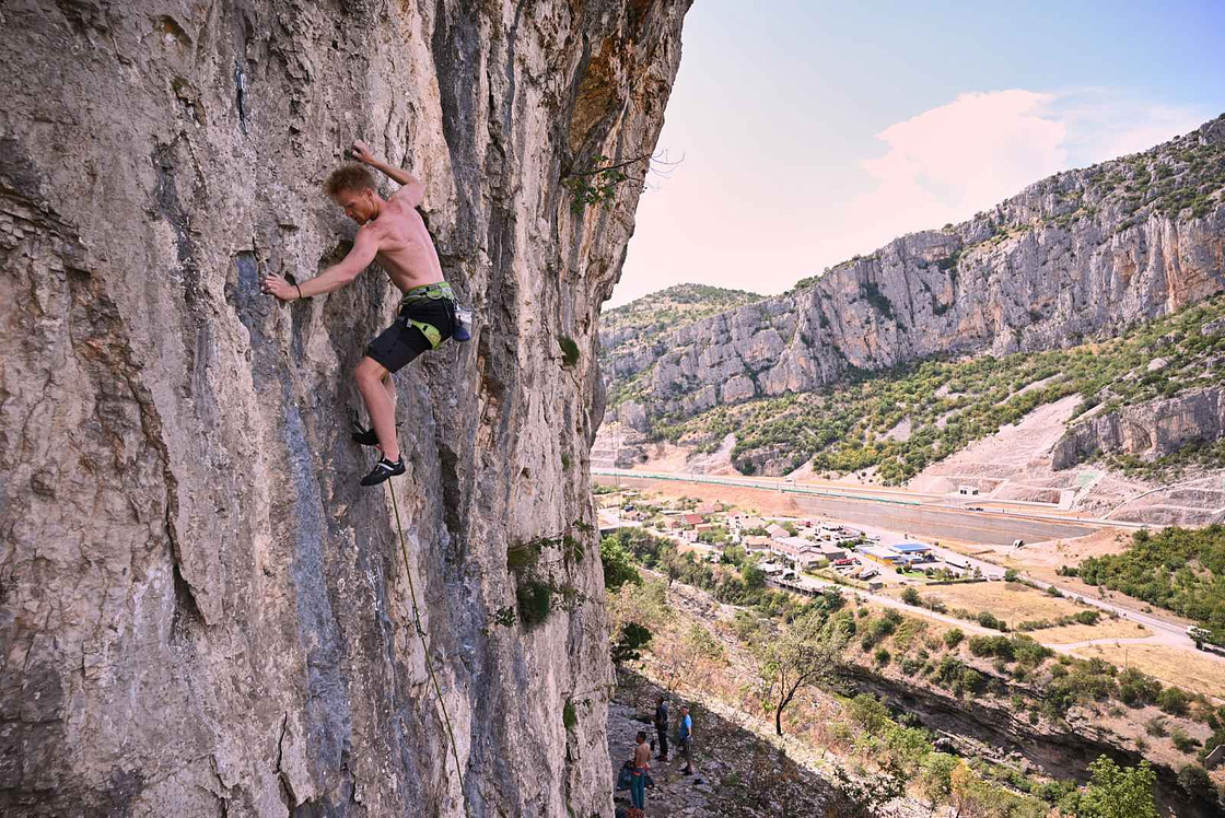 Climbing Guidebook of Montenegro with Destination Info