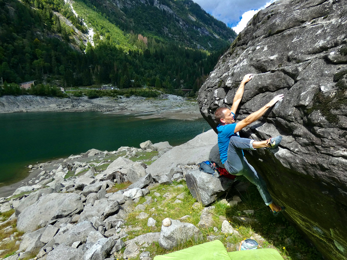 Bouldering in Val Daone | Climbing Guidebook with all info