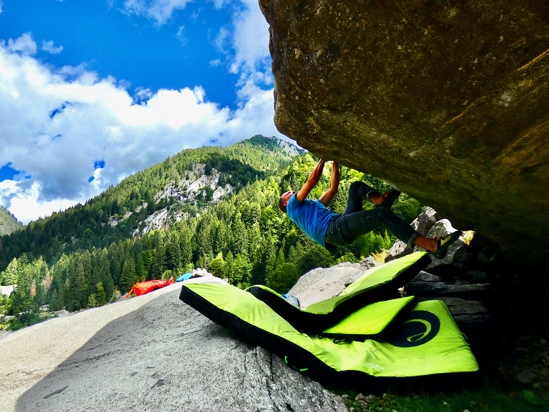 Bouldering in Val Daone | Climbing Guidebook with all info